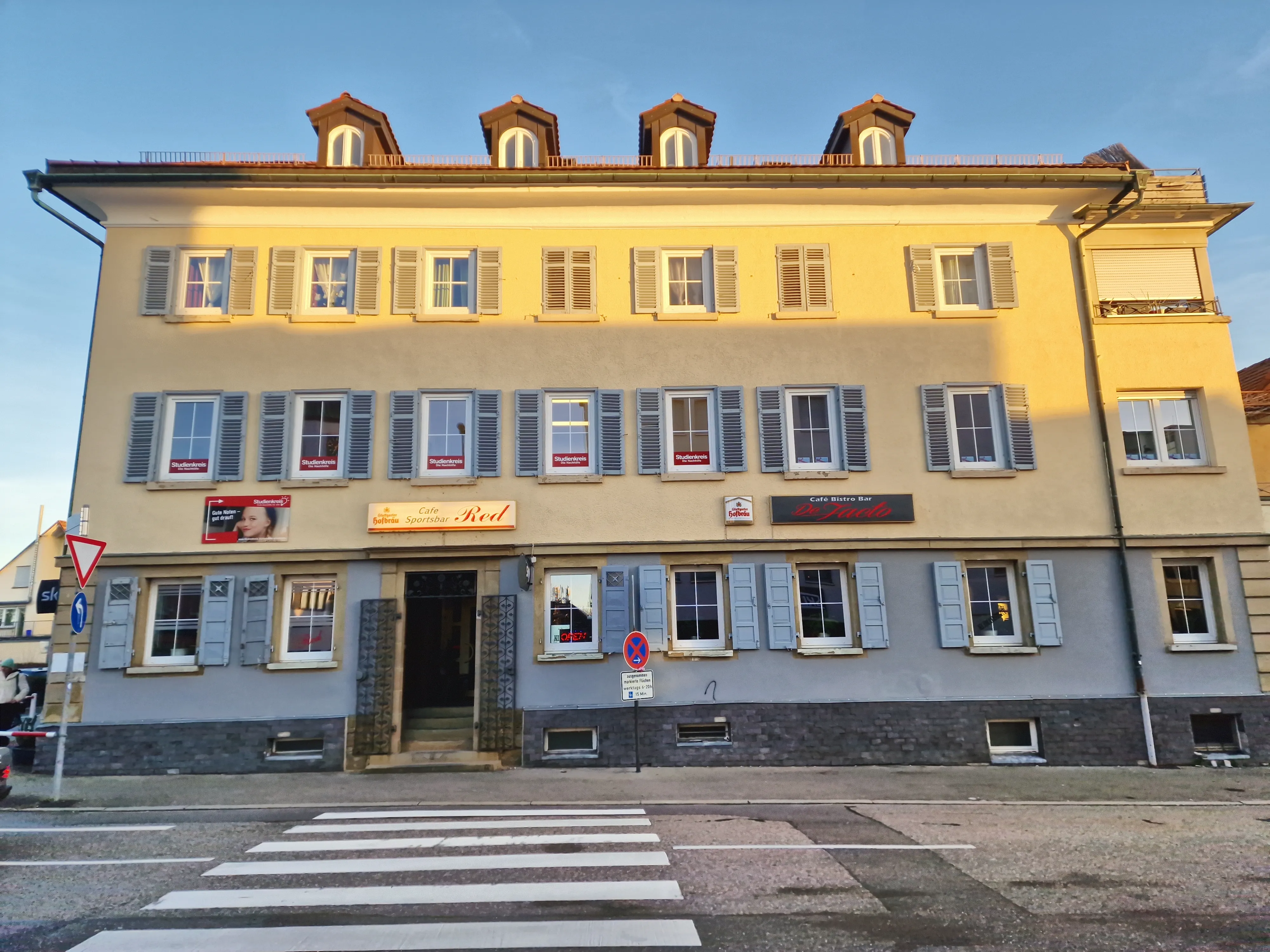 de facto · Cafe Bistro Bar auf Singlepilot.com