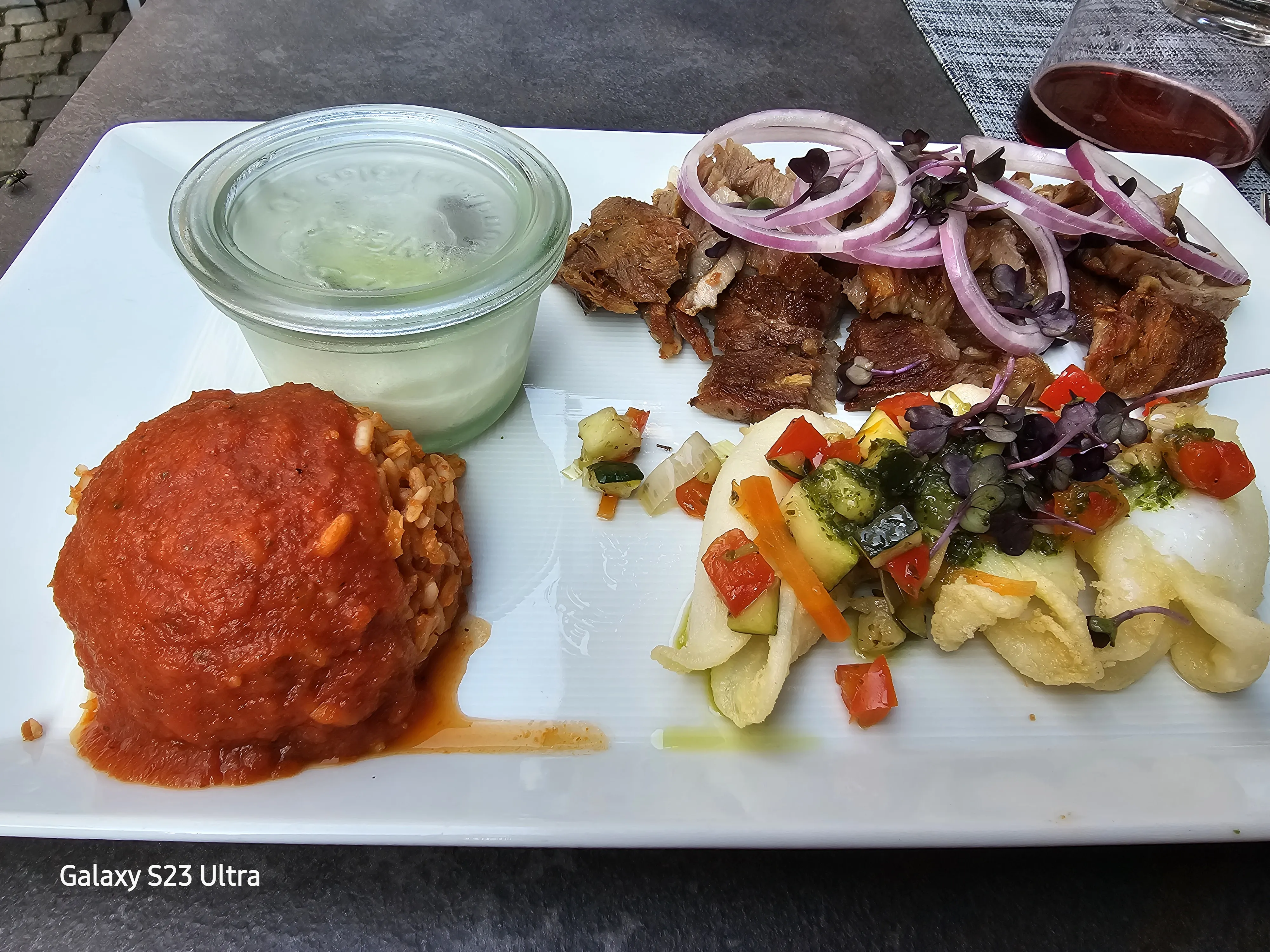 Plaka Restaurant auf Singlepilot.com