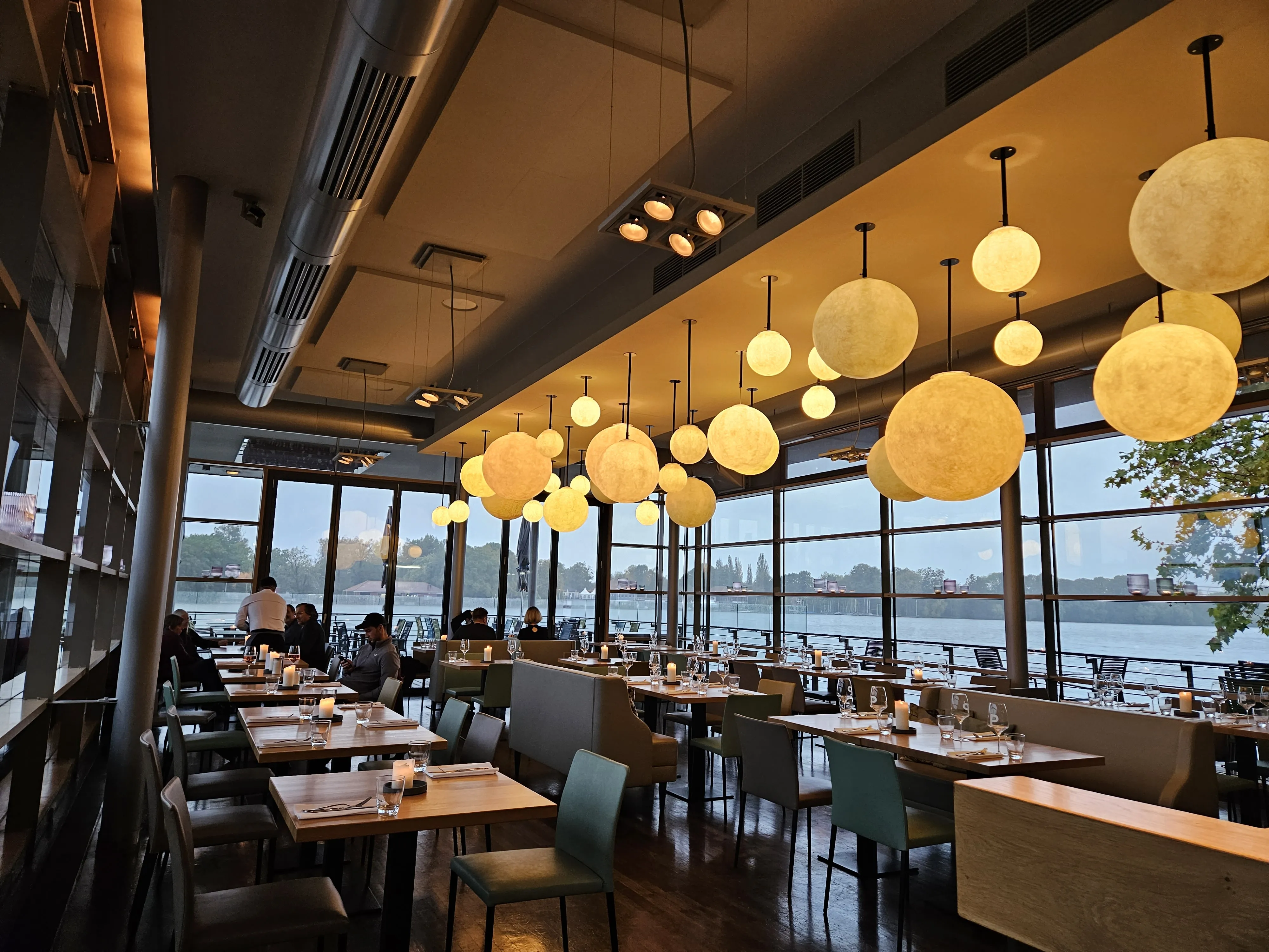 Pier 51 Restaurant auf Singlepilot.com